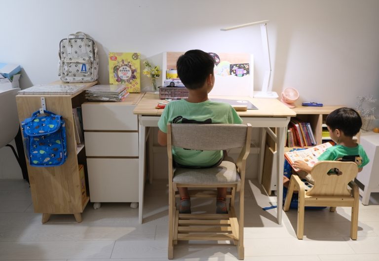 開學團 又美又實用!限量【MesaSilla Calla 成長系列 】+MesaSilla 幼兒實木家具+Magic護眼檯燈 - 野蠻王妃愛漂亮